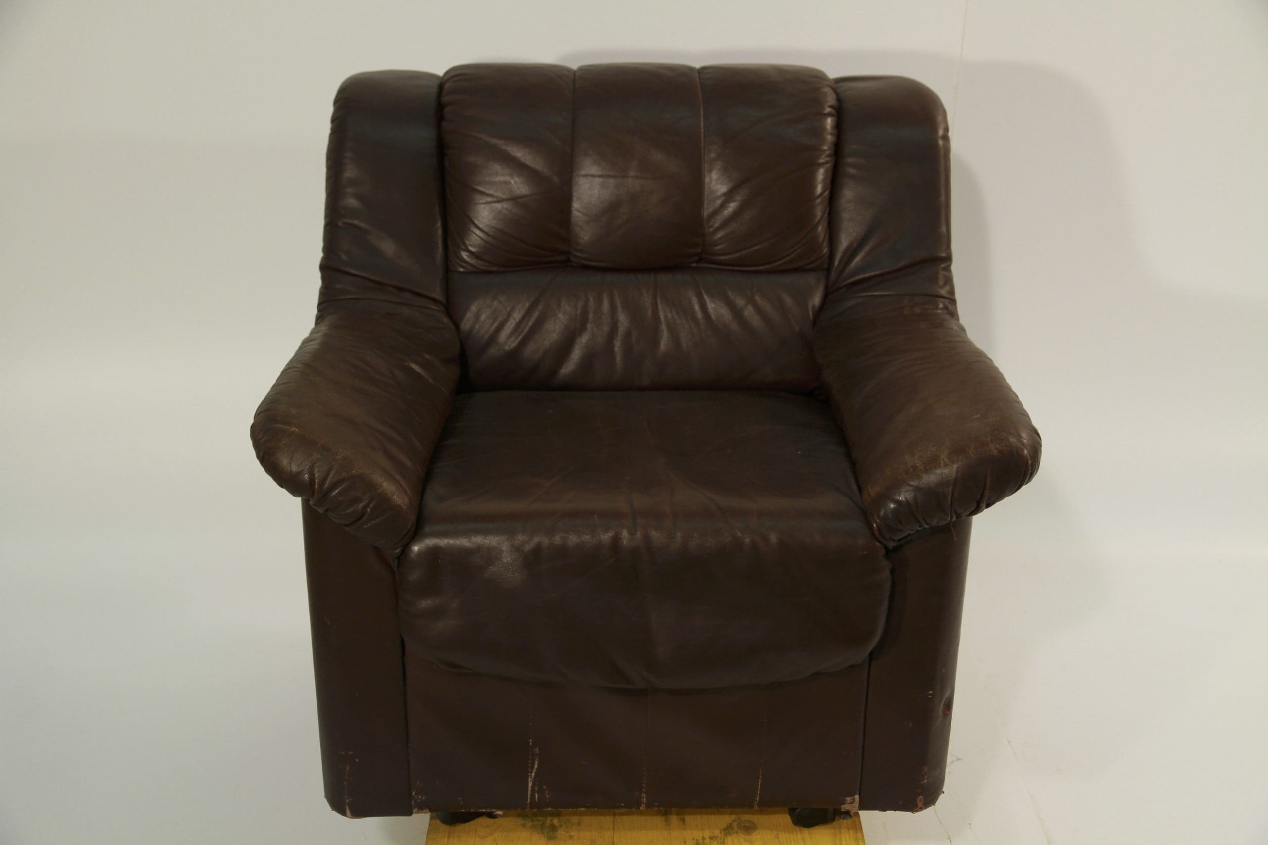 Couchsessel Leder Braun - Requisitenverleih - bombastic.at